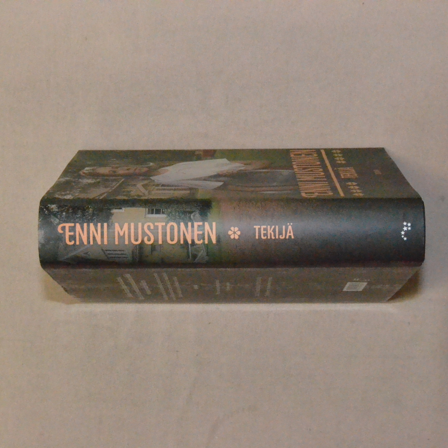 Enni Mustonen Tekijä