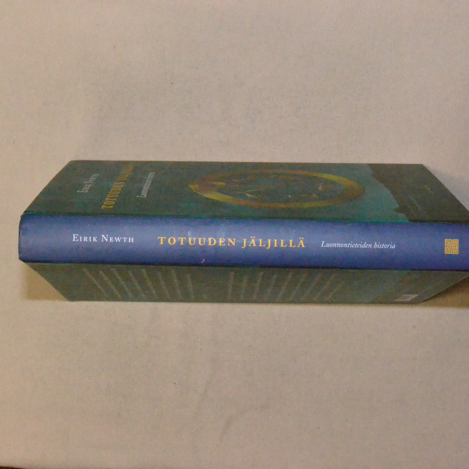 Eirik Newth Totuuden jäljillä - Luonnontieteiden historia