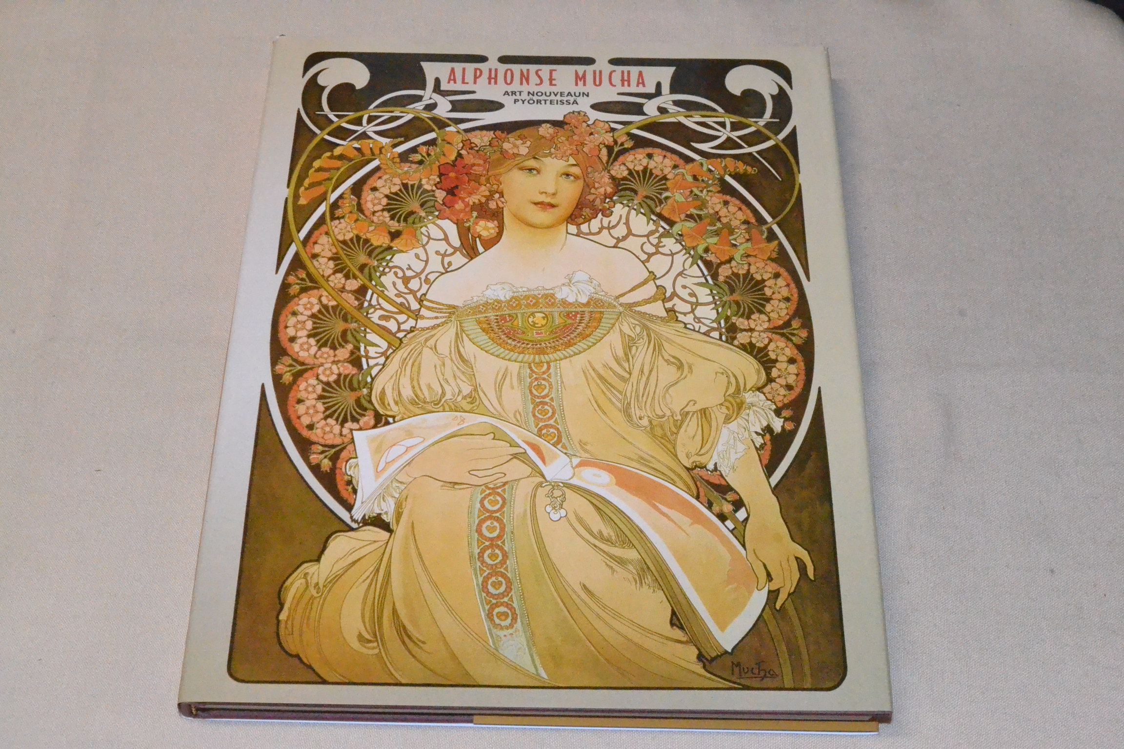 Alphonse Mucha Art Noveaun pyörteissä