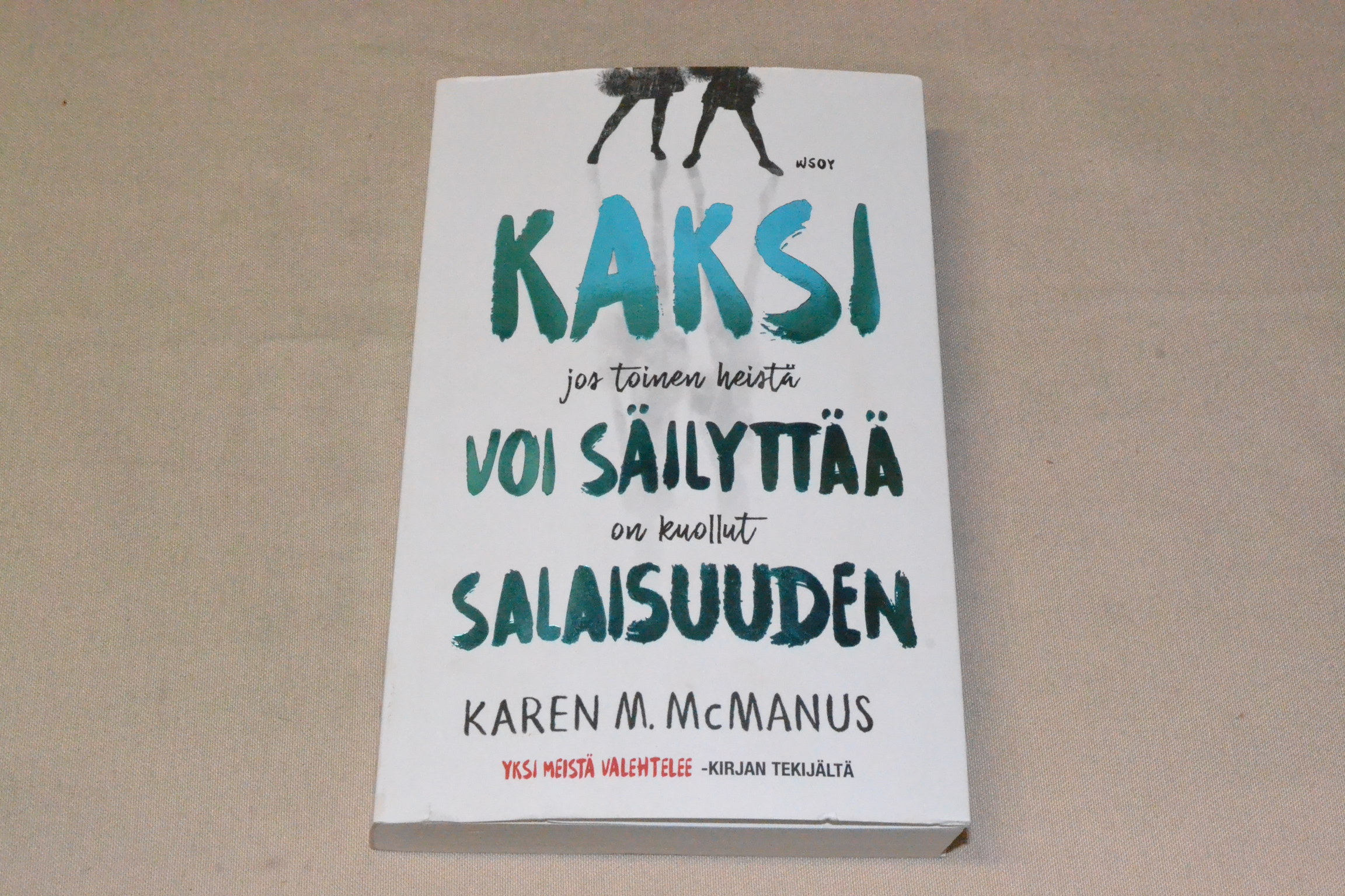 Karen M. McManus Kaksi voi säilyttää salaisuuden