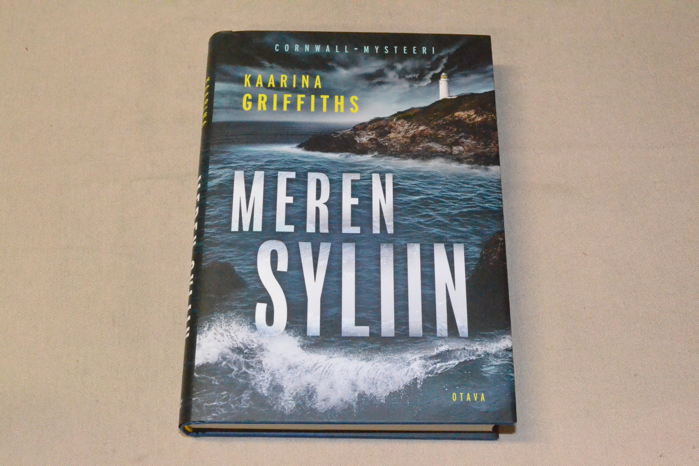 Kaarina Griffiths Meren syliin