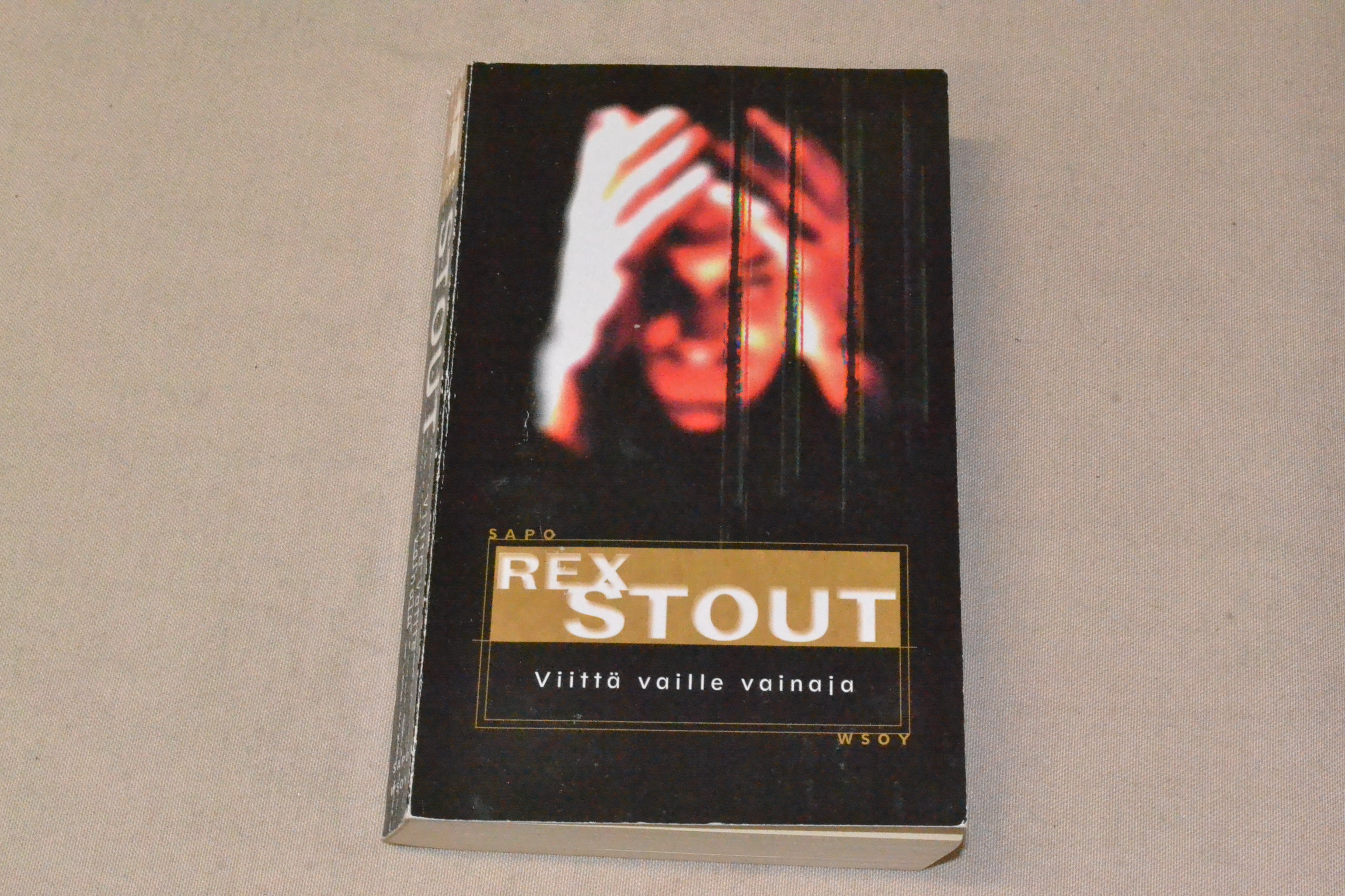 Rex Stout Viittä vaille vainaja