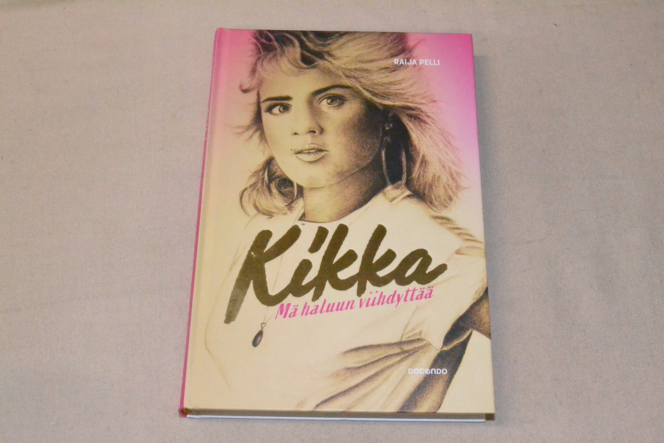 Raija Pelli Kikka - Mä haluun viihdyttää