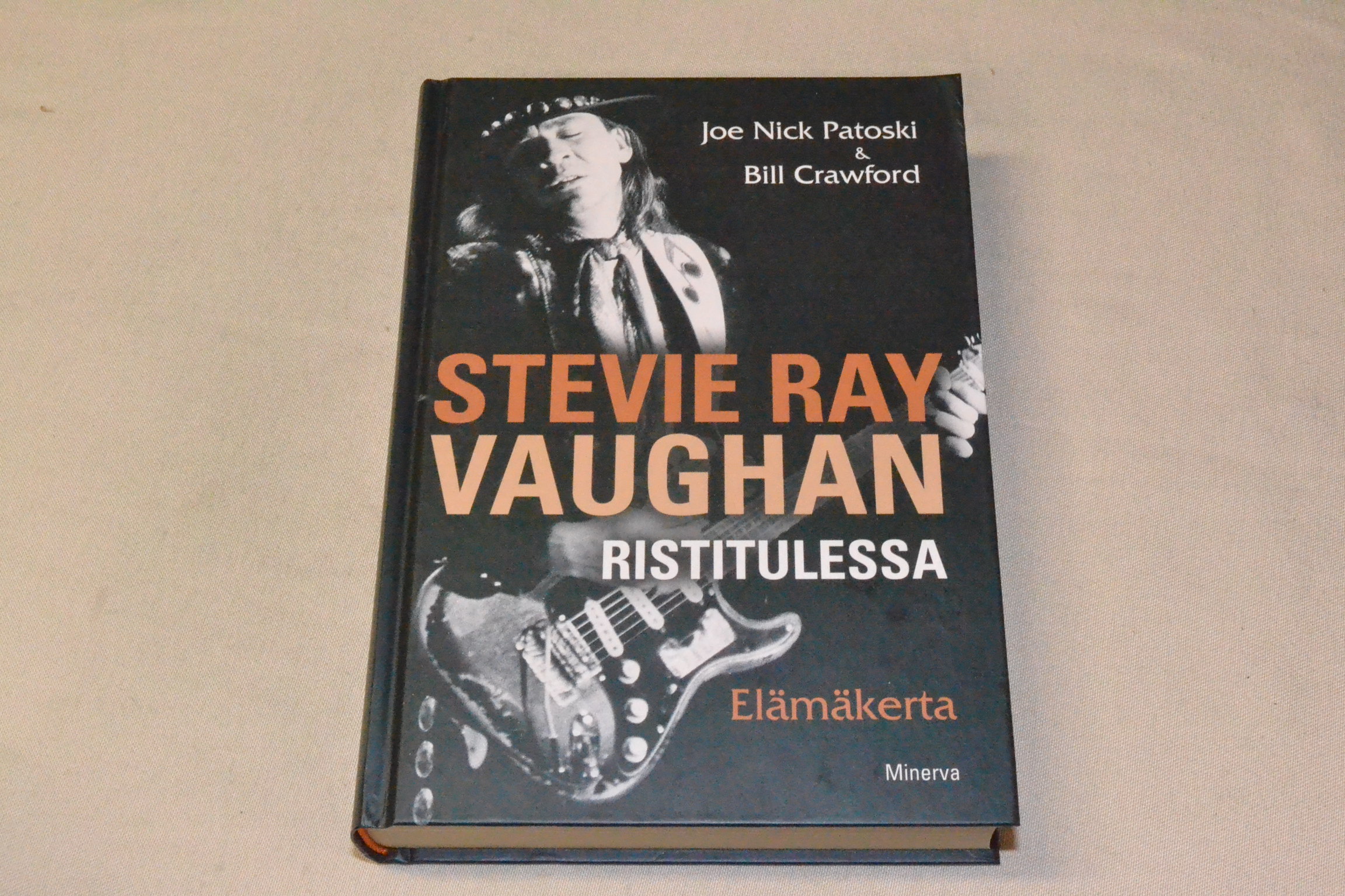 Joe Nick Patoski & Bill Crawford Stevie Ray Vaughan Ristitulessa
