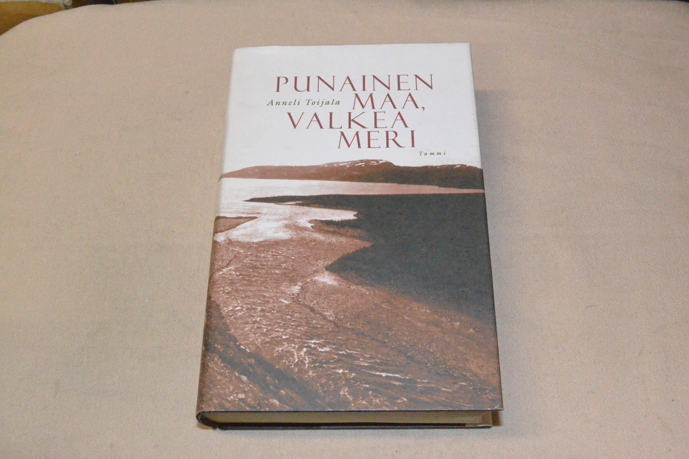 Anneli Toijala Punainen maa, valkea meri